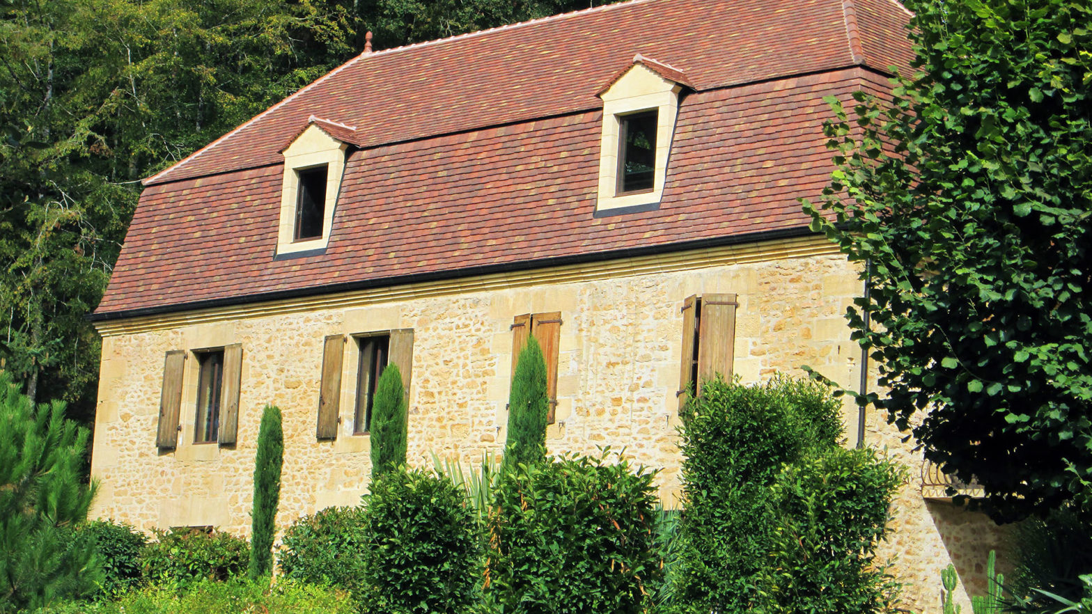 Lucarnes et meneaux – Carrières Vèze